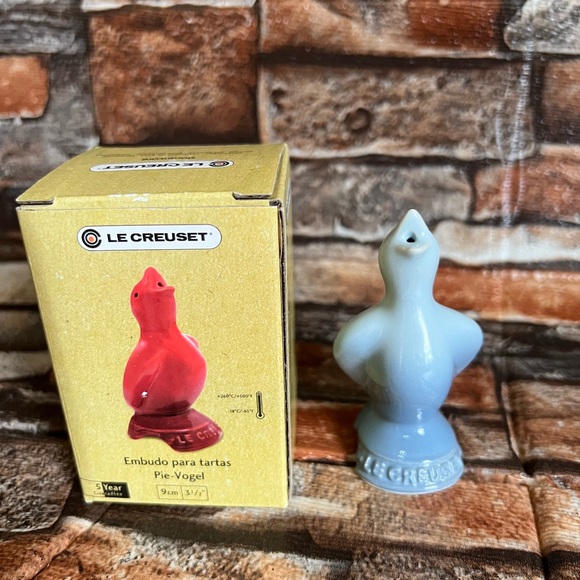 Le Creuset | Kitchen | Le Creuset Pie Bird Coastal Blue | Poshmark